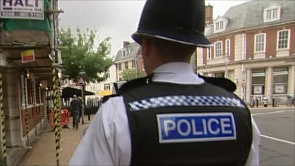 Cutting police bureaucracy could save 2.5m hours says Home Sec - BBC News