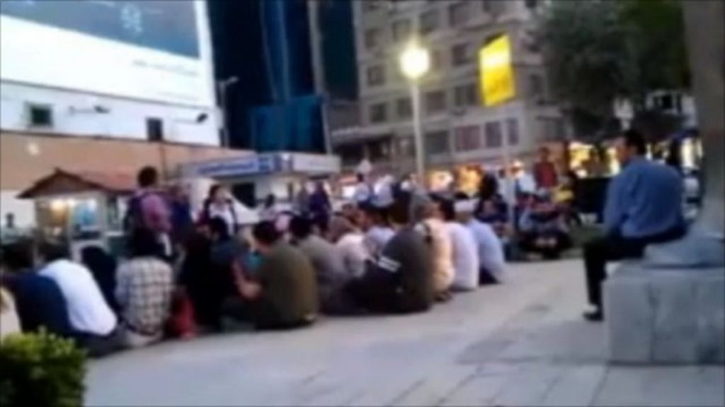 Syrian forces "disrupt Damascus protest" - BBC News