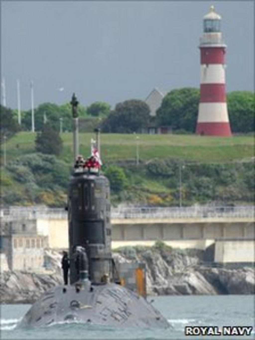 HMS Tireless returns to Plymouth base after 10 months - BBC News