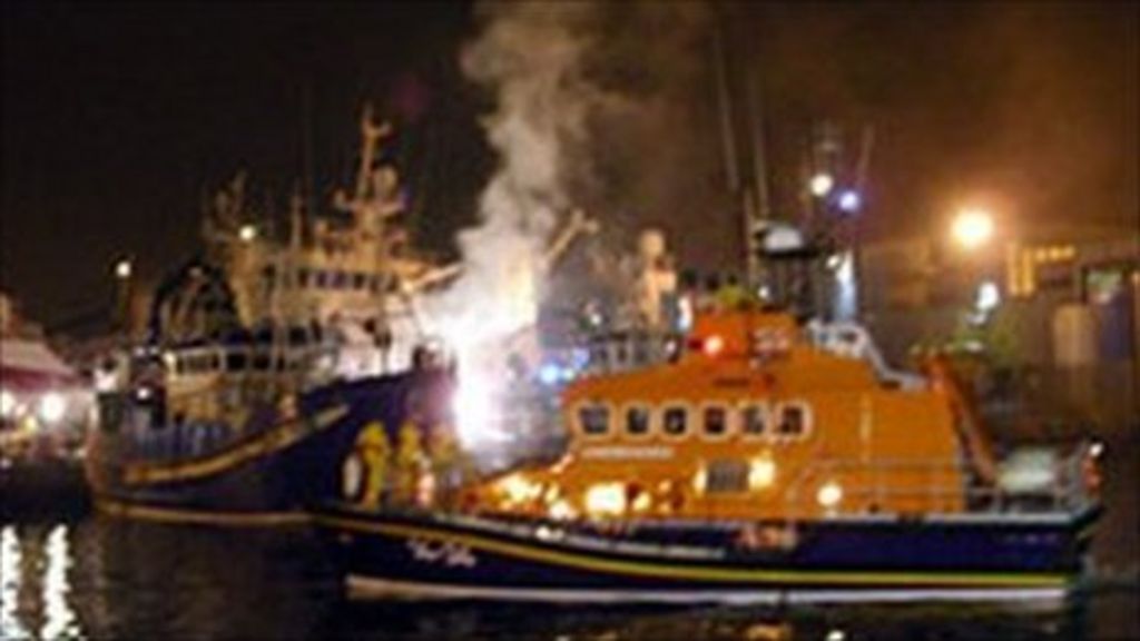Fraserburgh fire deaths boat 'engulfed in smoke' - BBC News