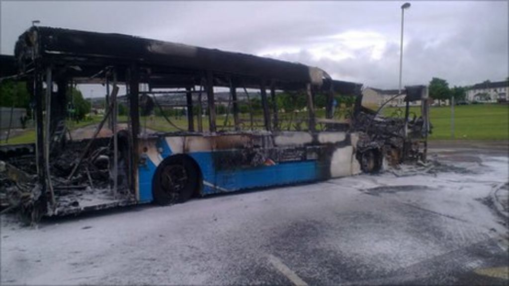 Bus hijacked and burned in Londonderry - BBC News