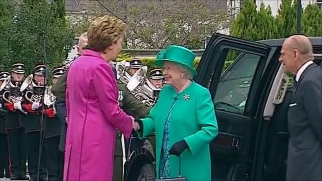 Queen arrives in Ireland for four-day historic visit - BBC News
