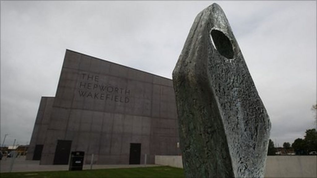 £35m Hepworth Wakefield gallery opens doors - BBC News