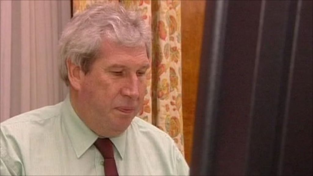 Ex-MP Morley jailed over expenses fraud - BBC News