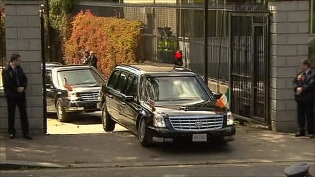 Barack Obama's car, nicknamed The Beast, gets stuck - BBC News