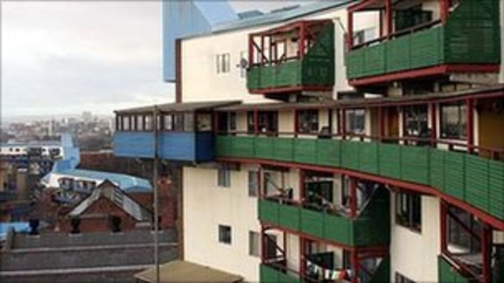 Byker Wall residents approve community trust plan - BBC News