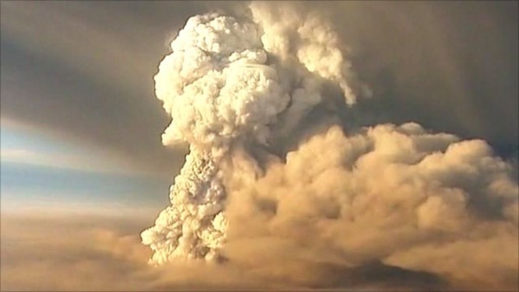 Ash cloud strands air travellers - BBC News