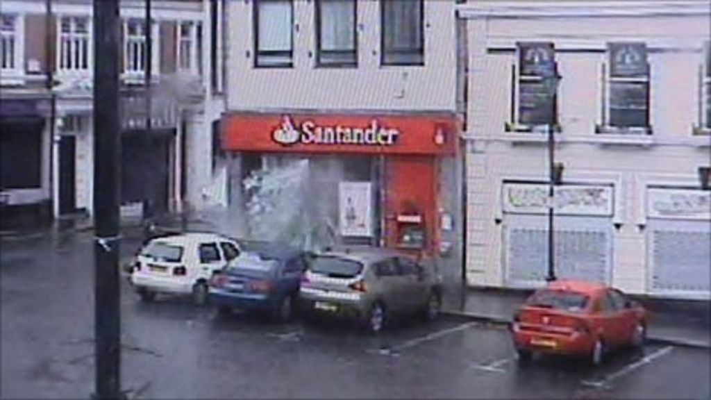 Derry bank bomb CCTV footage shown - BBC News