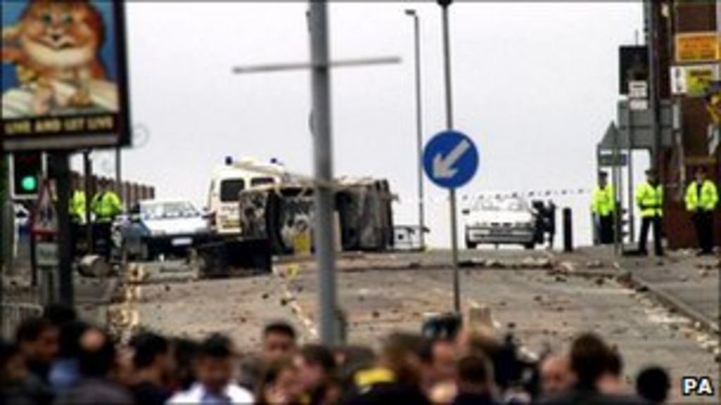 Oldham riots progress 'under threat' from cuts - BBC News