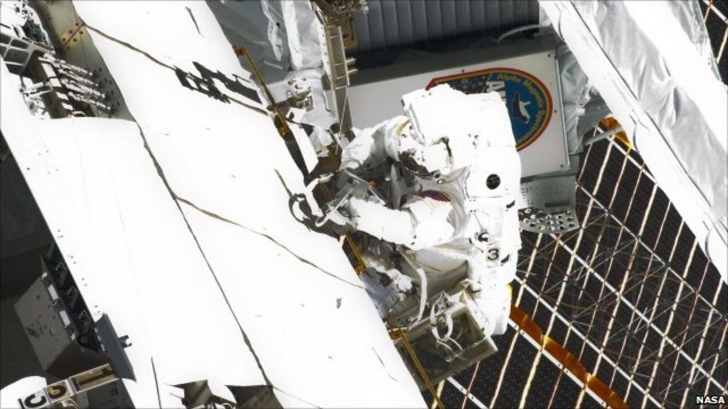 Astronauts complete final shuttle space-walk at ISS - BBC News