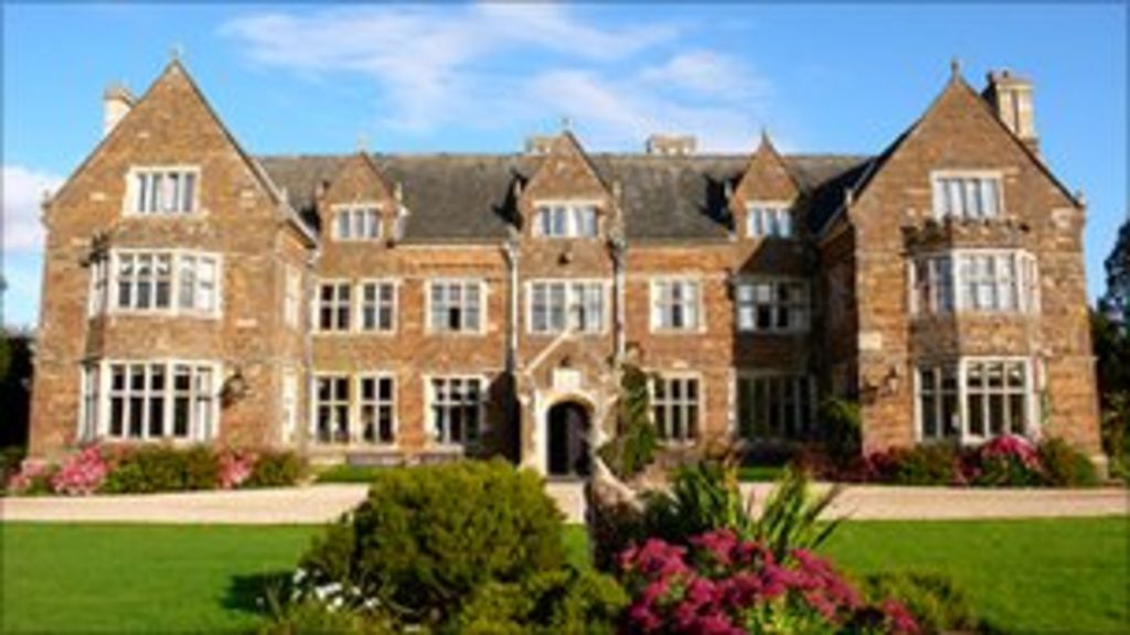 Launde Abbey celebrations mark end of renovation work - BBC News