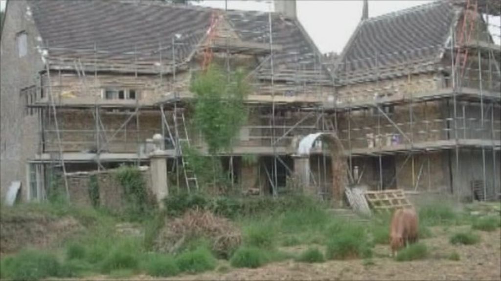 Call to renovators to restore Britain's historic buildings - BBC News