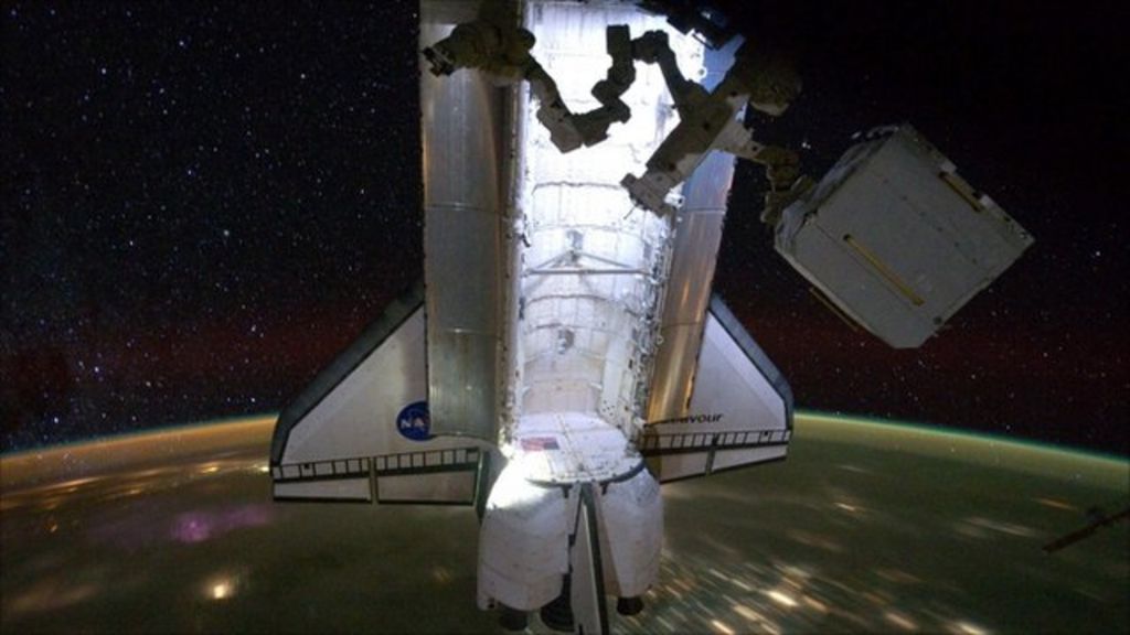 Space Shuttle Endeavour's final landing - BBC News