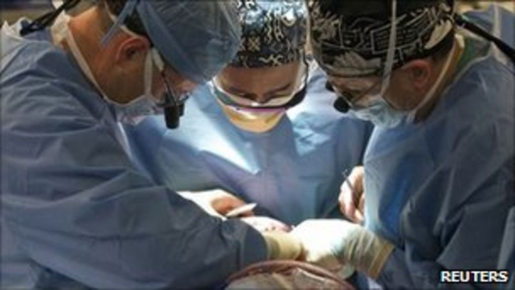 Chimp attack woman Charla Nash has full face transplant - BBC News