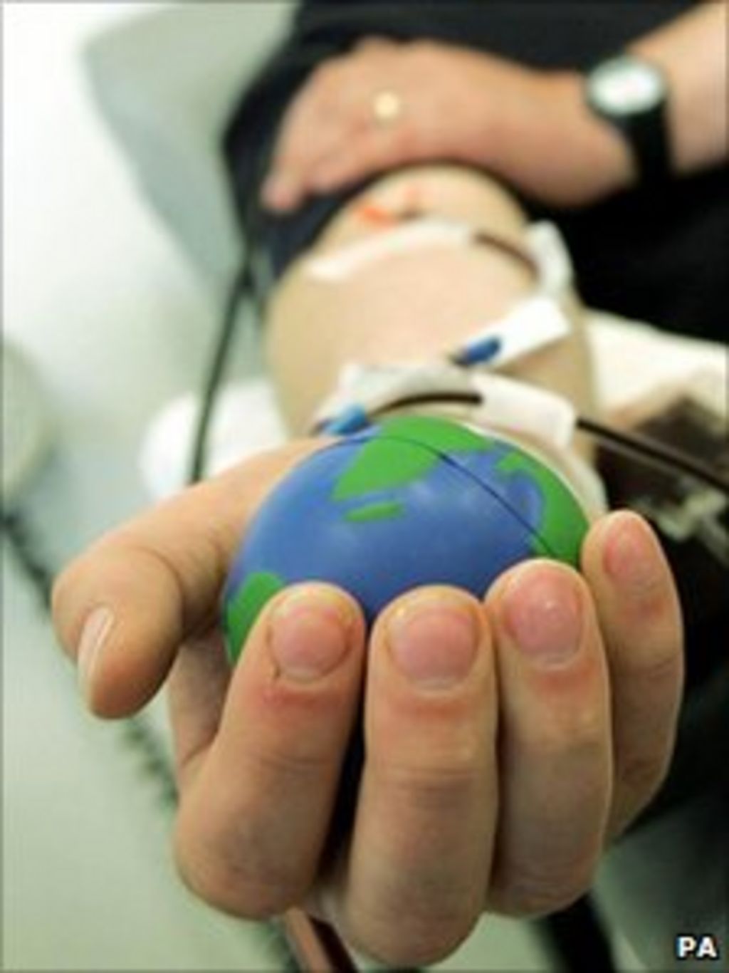 Young people urged to donate blood - BBC News