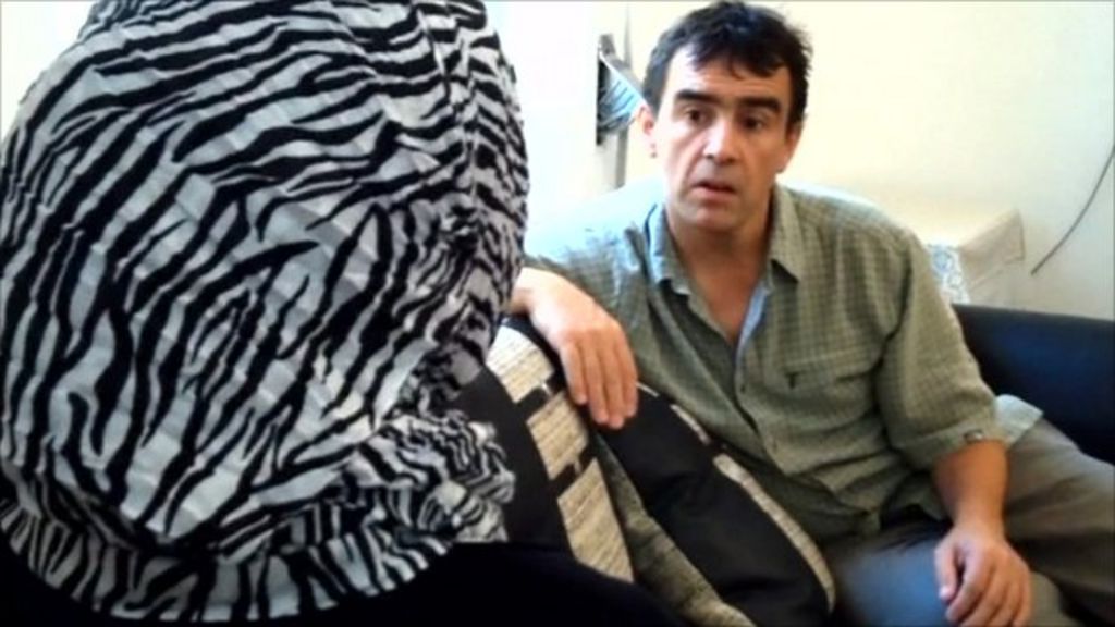 Anti-Gaddafi activists speak out in Tripoli - BBC News