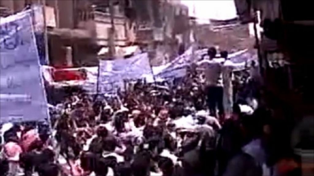 Syrians fleeing their homes 'in fear of their lives' - BBC News