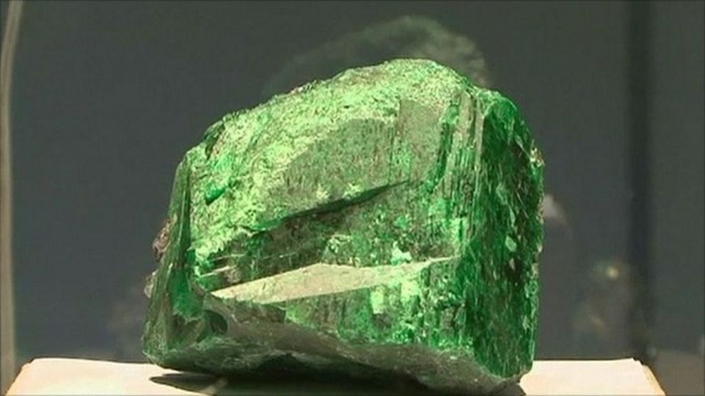 'World's largest emerald' goes on display in Colombia - BBC News