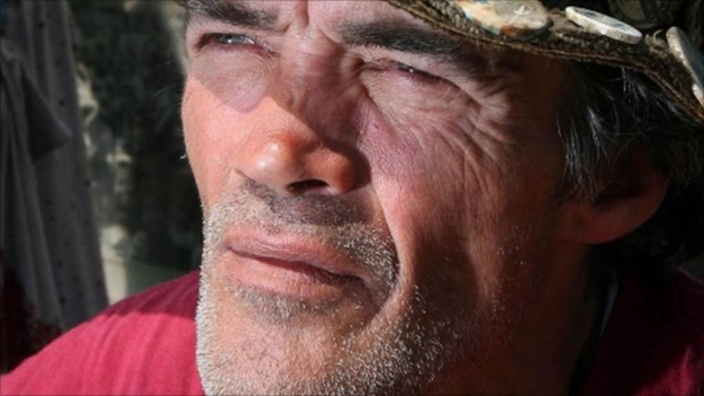 Brian Haw: A decade-long protest dedicated to peace - BBC News