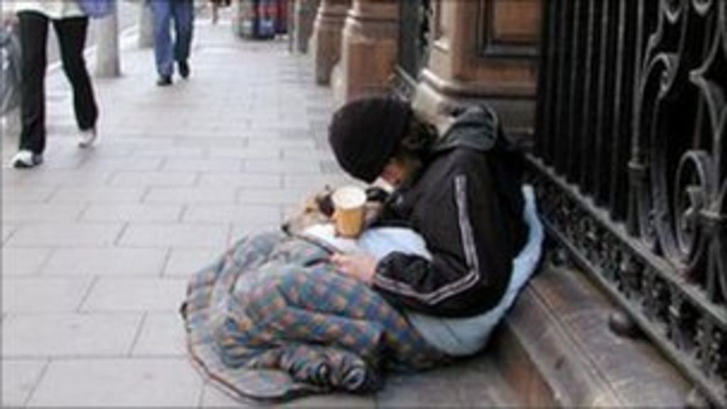 Rough sleepers in London increase by 8% to 3,975 - BBC News