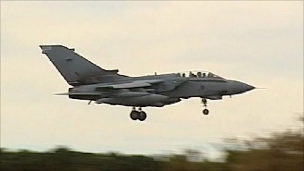 Cameron deflects RAF warning over capability alongside cuts - BBC News