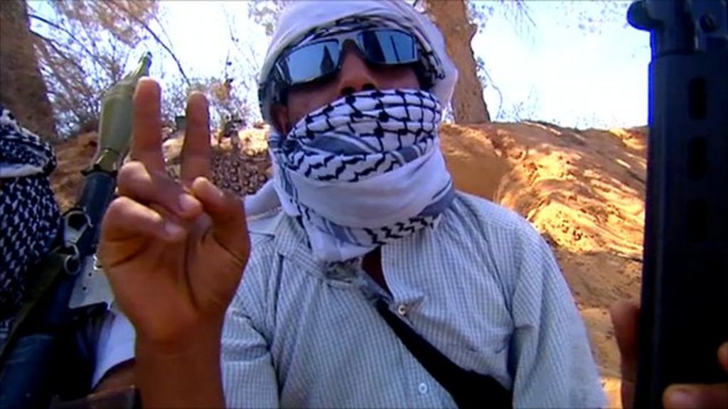 Libya rebels fight for town of Zliten under heavy fire - BBC News