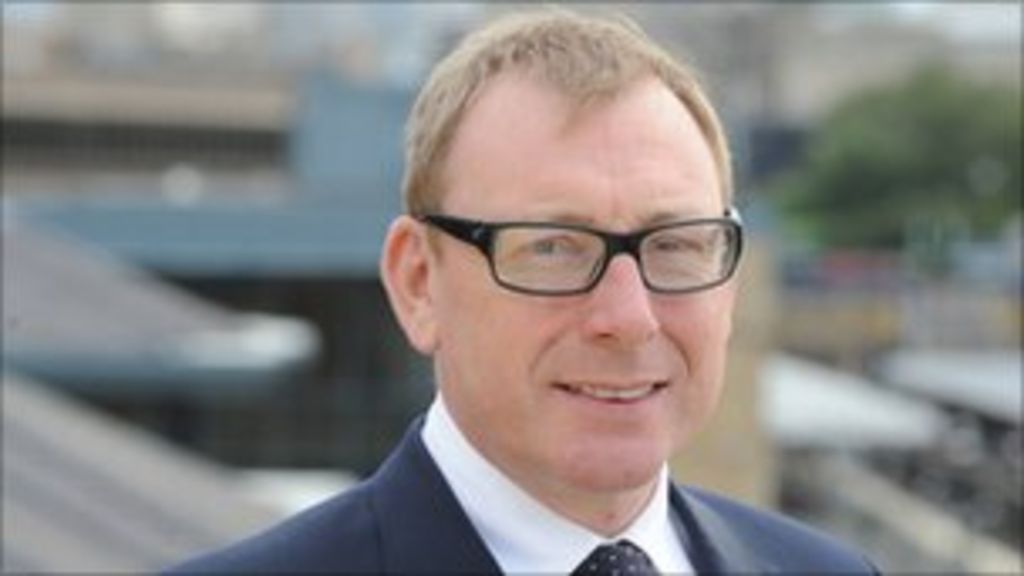 Tesco Bank boss apologises for online account faults - BBC News