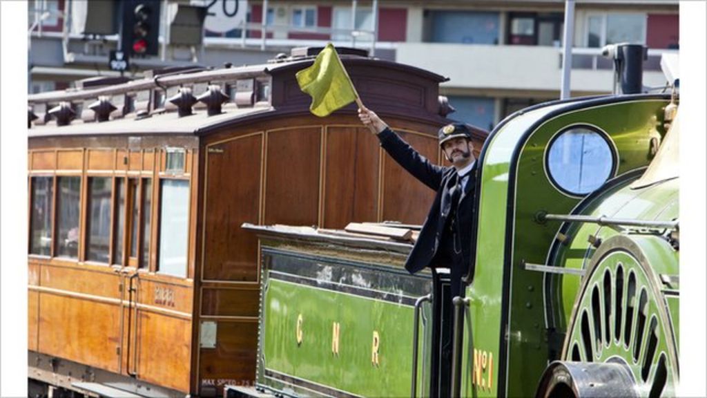 A steam train steals the show at The Railway Children - BBC News
