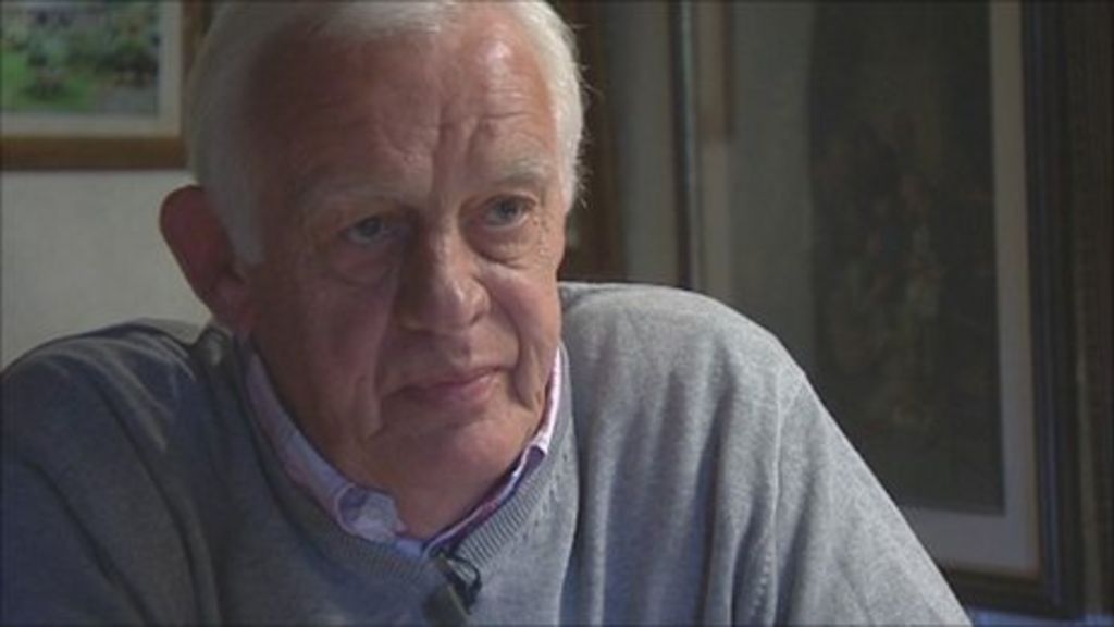 Book by Moors Murder witness David Smith recalls horror - BBC News