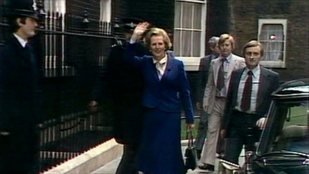 Thatcher's famous handbag raises £25,000 for charity - BBC News