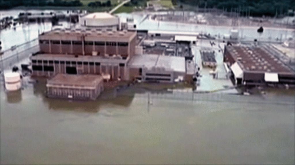 Flooded US nuclear plant 'safe' according to officials - BBC News