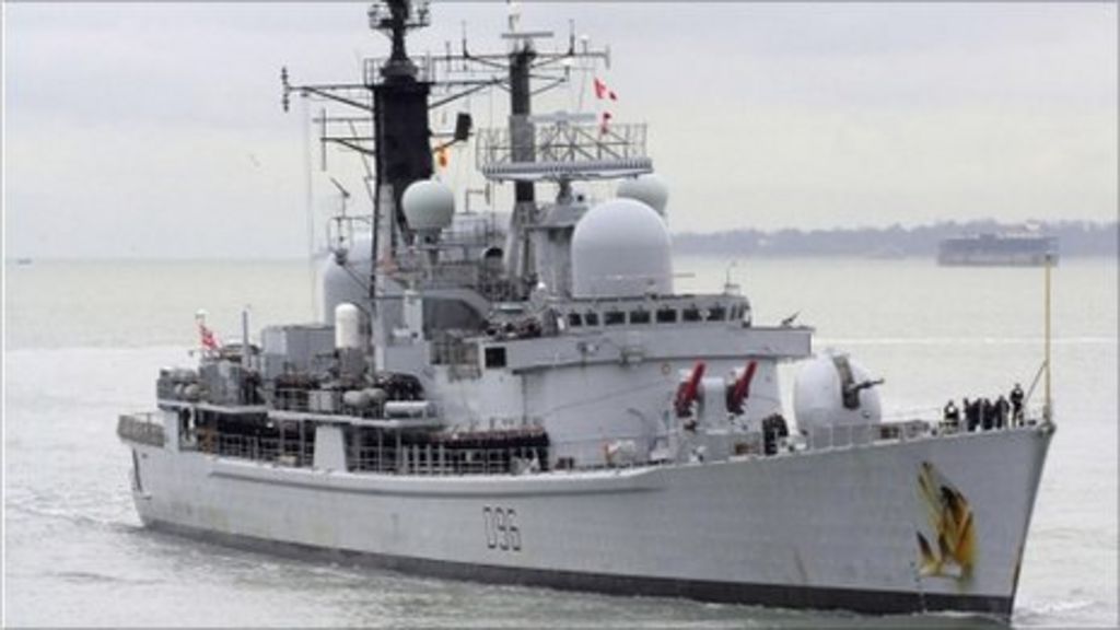 HMS Gloucester in final farewell in Portsmouth - BBC News