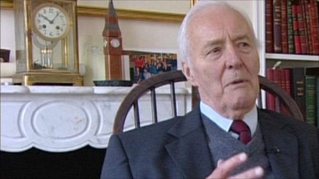 1963 Peerage Act and former Labour MP Tony Benn - BBC News