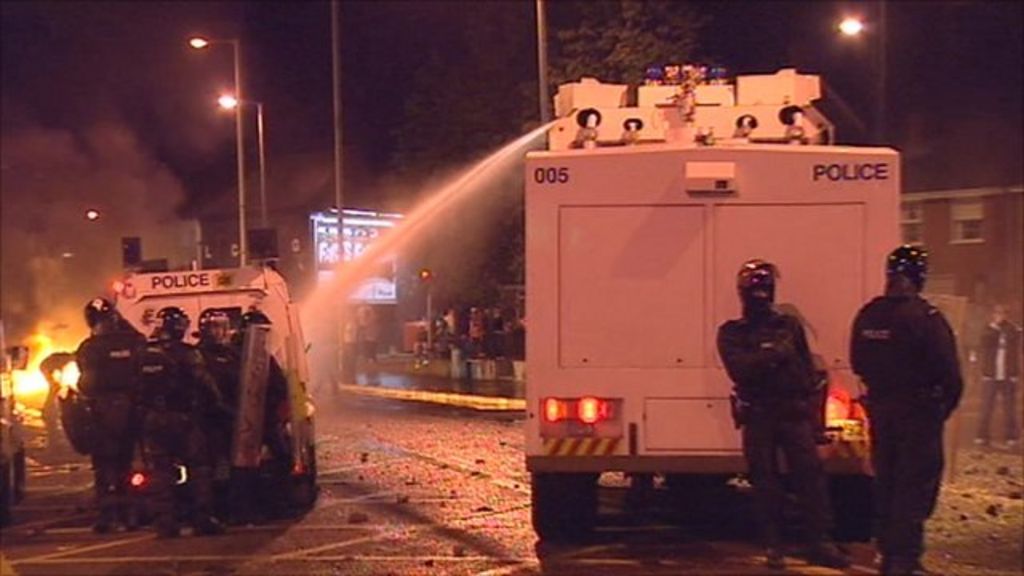 Police say Belfast trouble was 'not orchestrated' - BBC News