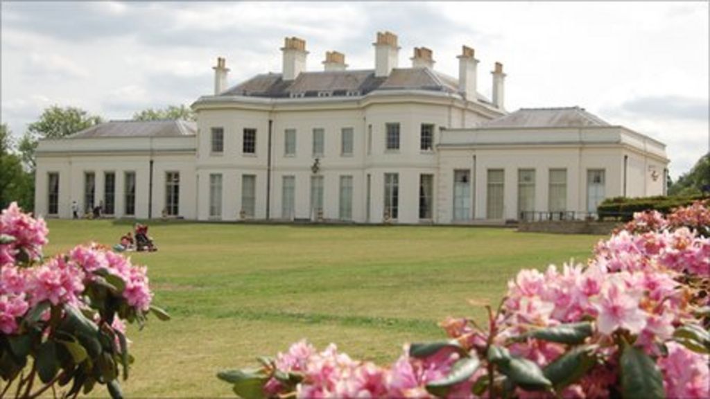 Hylands Park in Chelmsford to host 2012 Olympic torch - BBC News