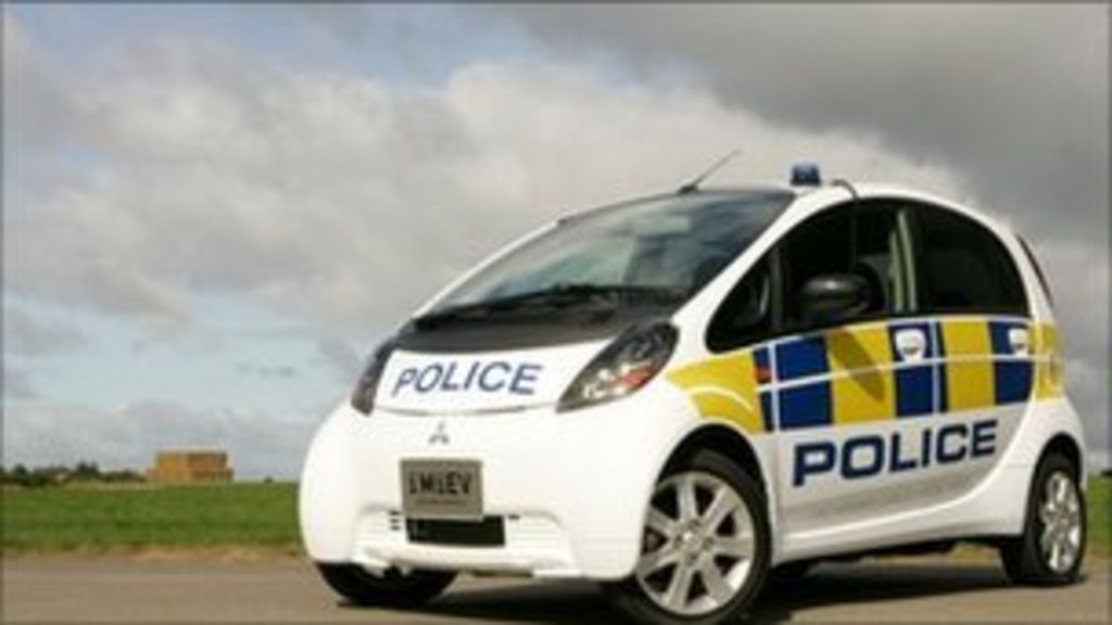 Thames Valley Police uses electric car in Milton Keynes - BBC News
