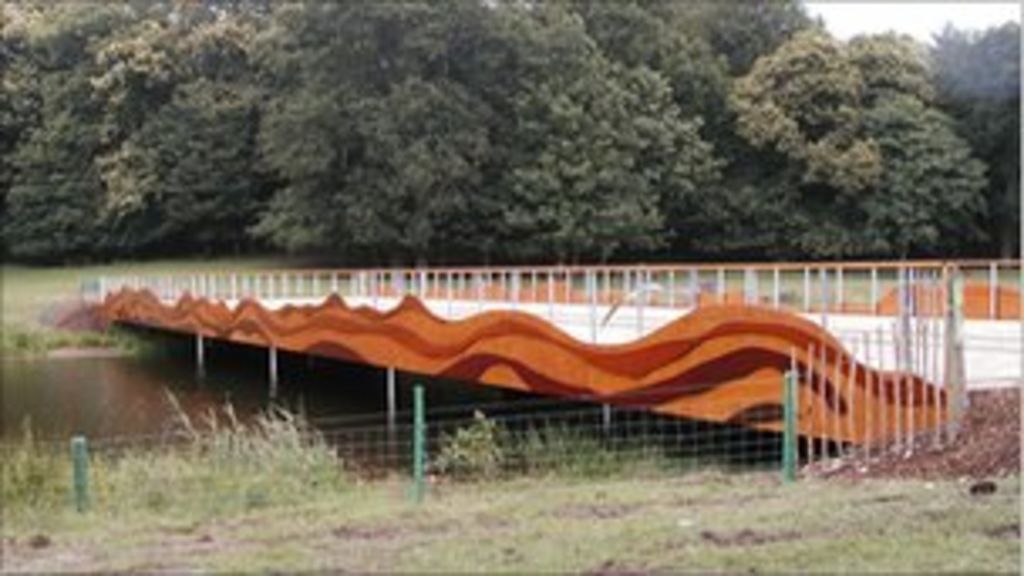 Latitude Festival: New bridge opens at Henham Park - BBC News