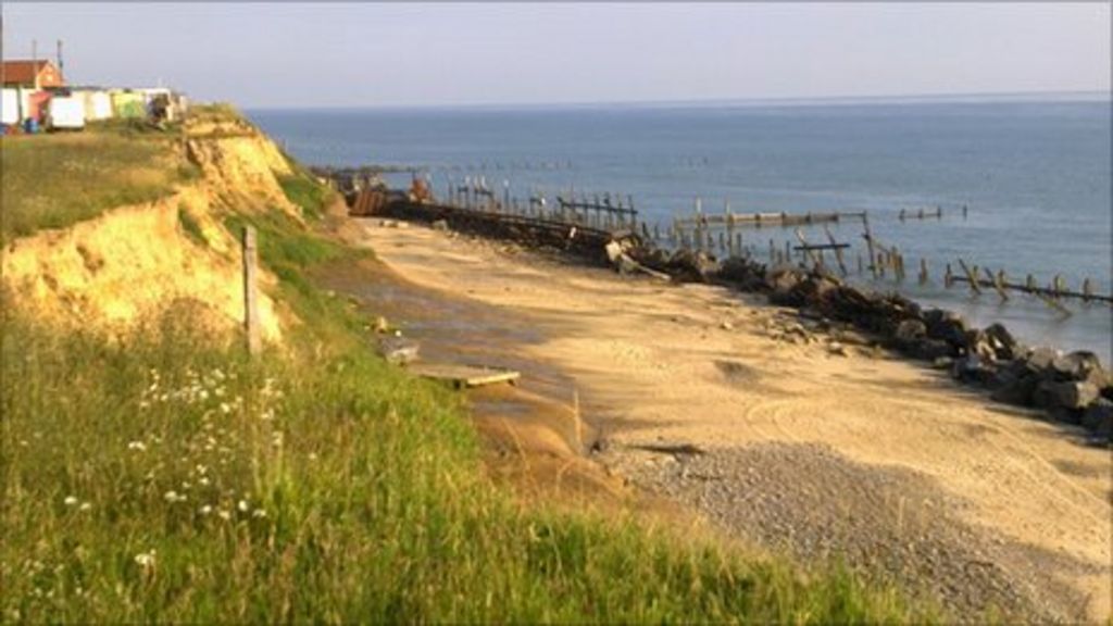 Happisburgh beach and cliff-top improvement work begins - BBC News