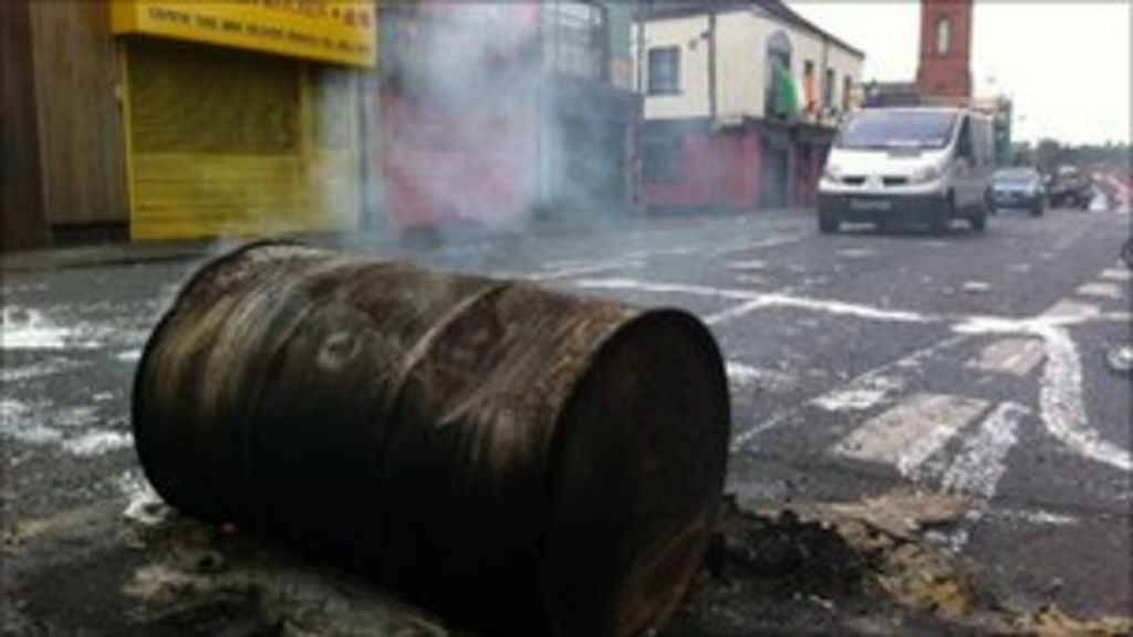 Belfast riots: Appeals for calm after night of violence - BBC News