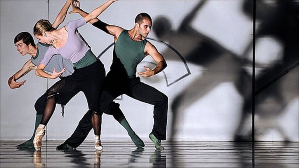 Ballet star Carlos Acosta on modern versus classical dance - BBC News