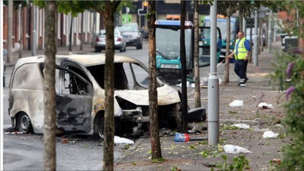 Belfast riots: Appeals for calm after night of violence - BBC News