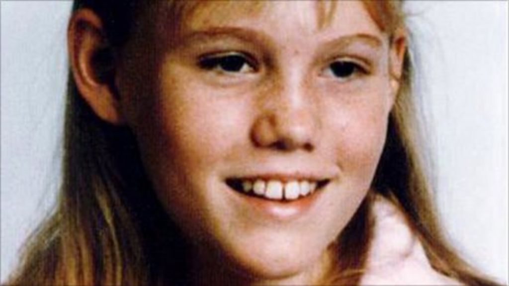 Jaycee Dugard: Memoir of captivity hits bestseller list - BBC News