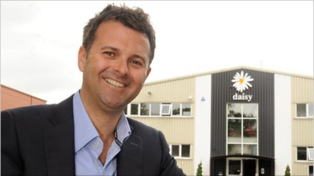 Nelson businessman Matthew Riley grills Apprentice finalists - BBC News