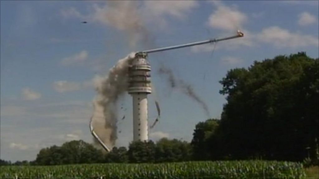 Radio tower collapses after fire - BBC News