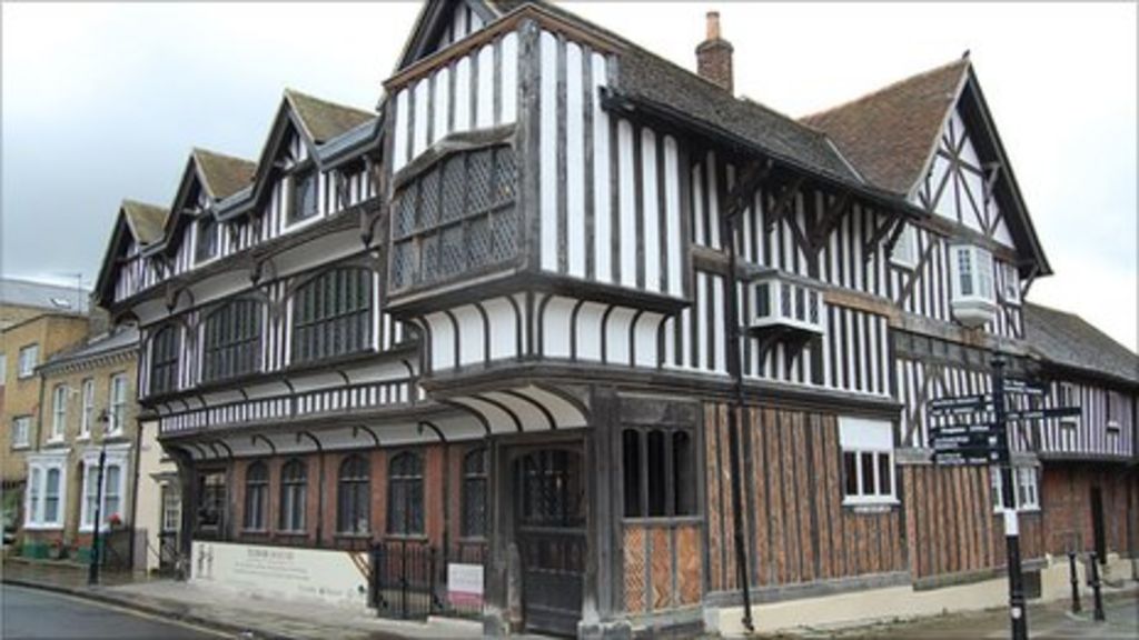 Tudor House Museum in Southampton saved by restoration - BBC News