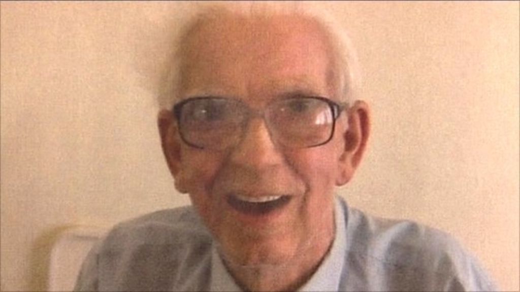 Stepping Hill deaths: Family pay tribute to Derek Weaver - BBC News