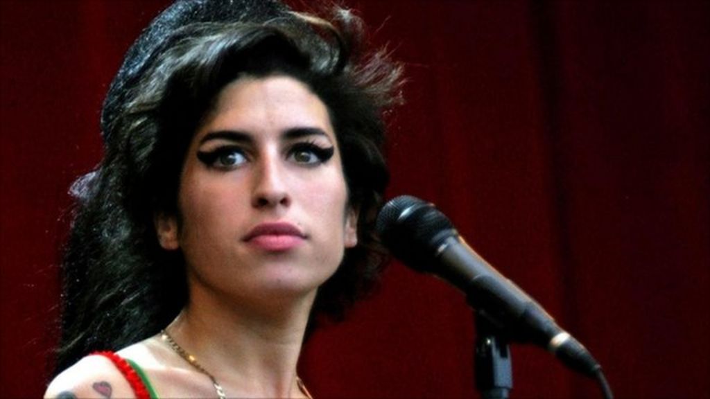 Amy Winehouse dies at the age of 27 - BBC News