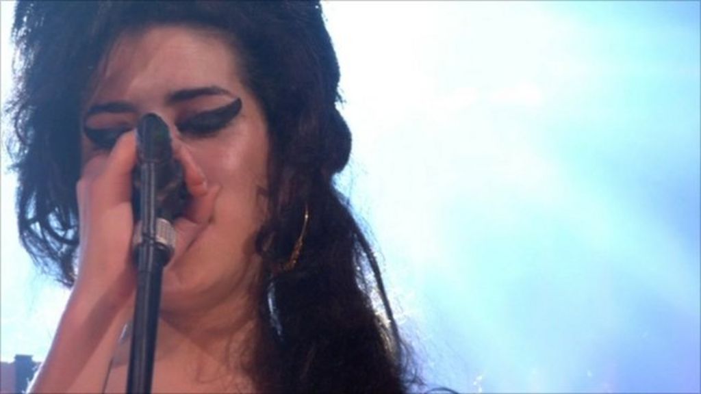Amy Winehouse found dead, aged 27 - BBC News