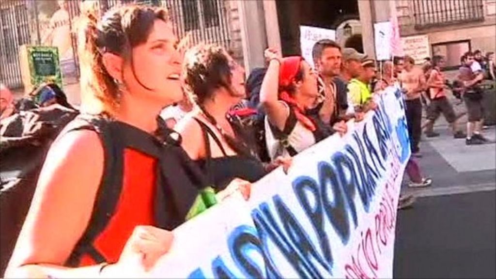 Spanish activists begin march from Madrid to Brussels - BBC News