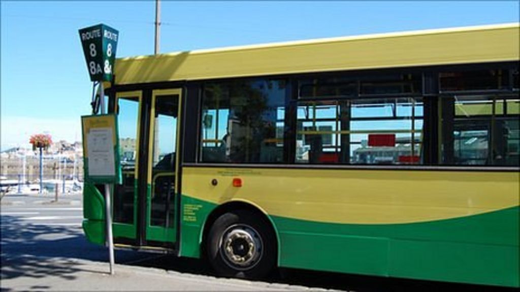 Guernsey bus service 'unworkable' research finds - BBC News